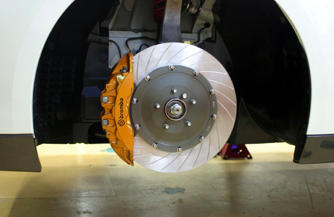 Big Brake Comparisons 4 pot vs 6 pot calipers